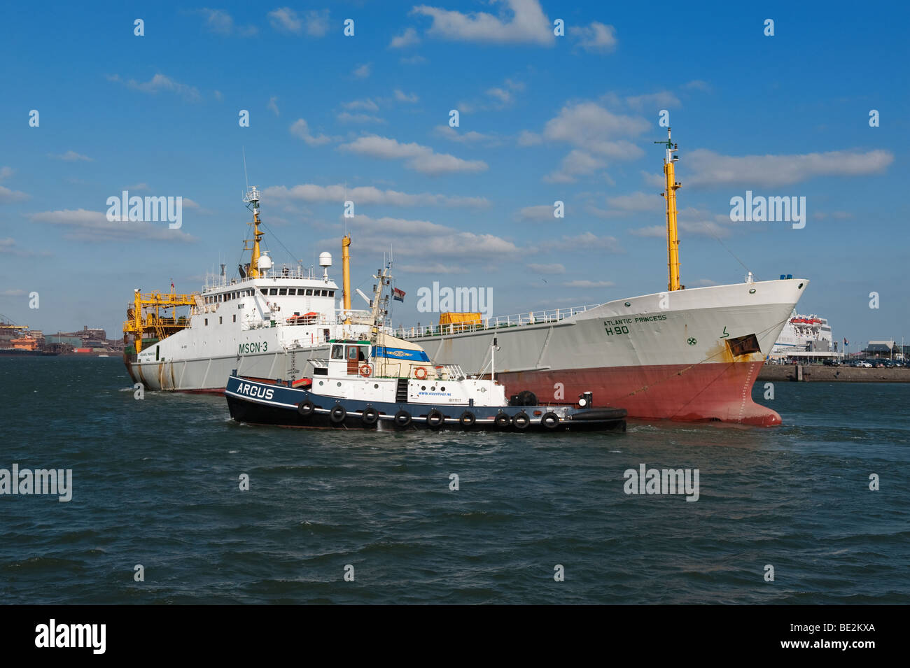 Tug boat in action in IJmuiden the Netherlands Europe Stock Photo - Alamy