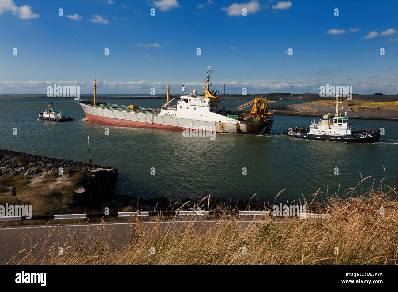 Tug boat in action in IJmuiden the Netherlands Europe Stock Photo - Alamy