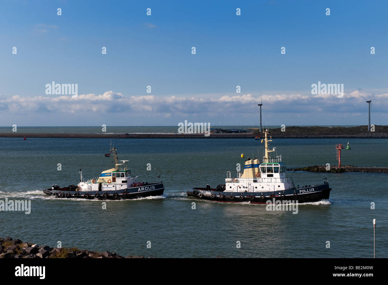 Tug boat in action in IJmuiden the Netherlands Europe Stock Photo - Alamy