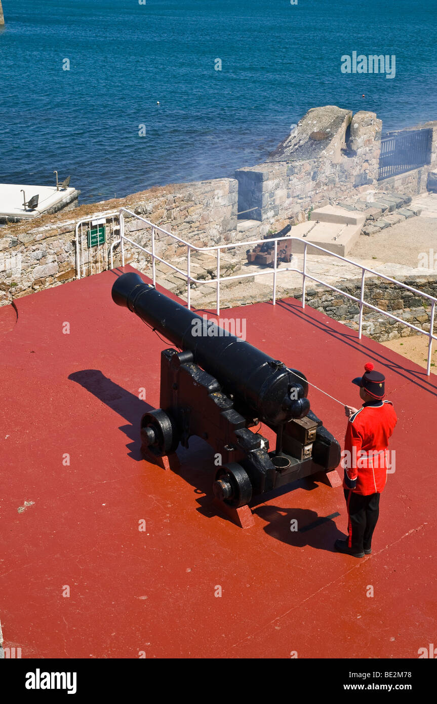 dh Castle Cornet ST PETER PORT GUERNSEY Gunner firing cannon and ...