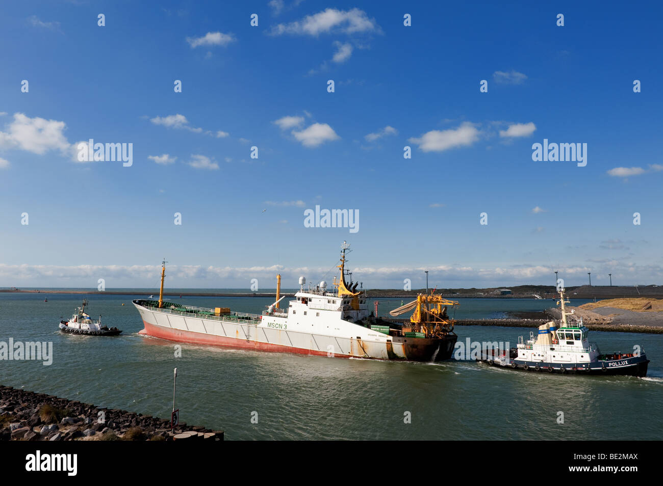Tug boat in action in IJmuiden the Netherlands Europe Stock Photo - Alamy