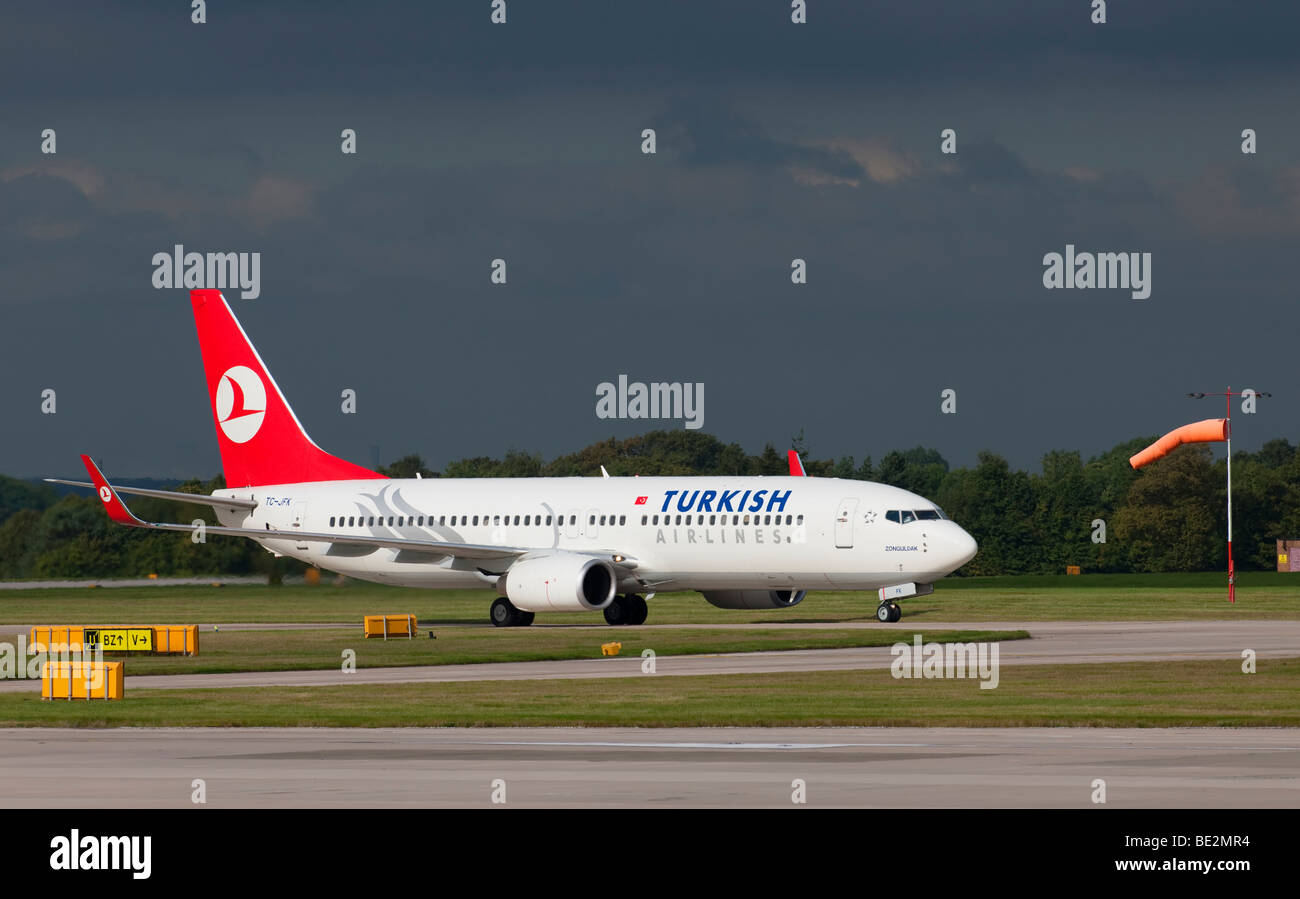 Turkish airlines aircraft hi-res stock photography and images - Alamy