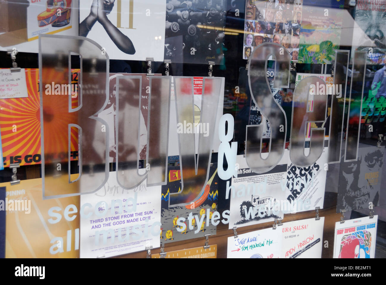 Sell sign hi-res stock photography and images - Alamy