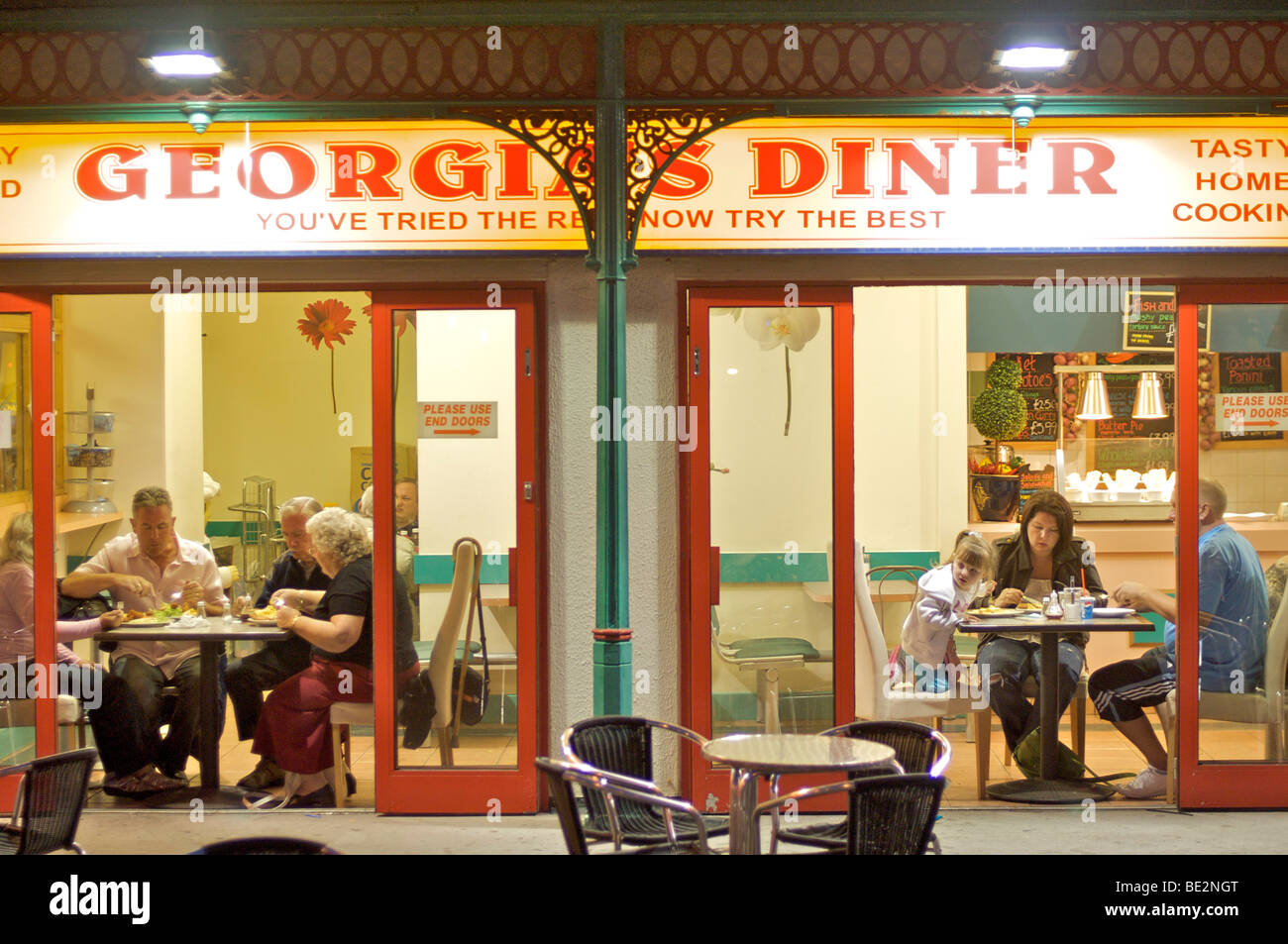 Pavement cafe night hi-res stock photography and images - Alamy