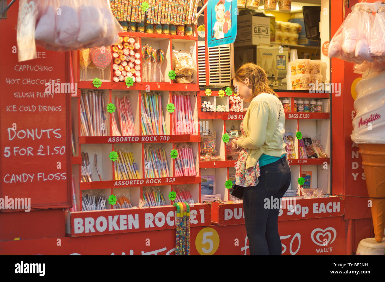 Blackpool rock shop hi-res stock photography and images - Alamy