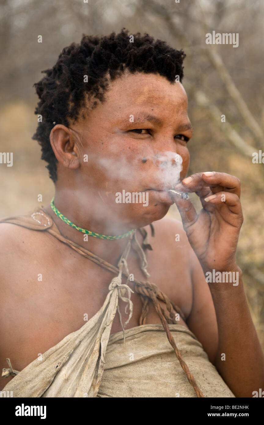 Bushman woman hi-res stock photography and images - Alamy