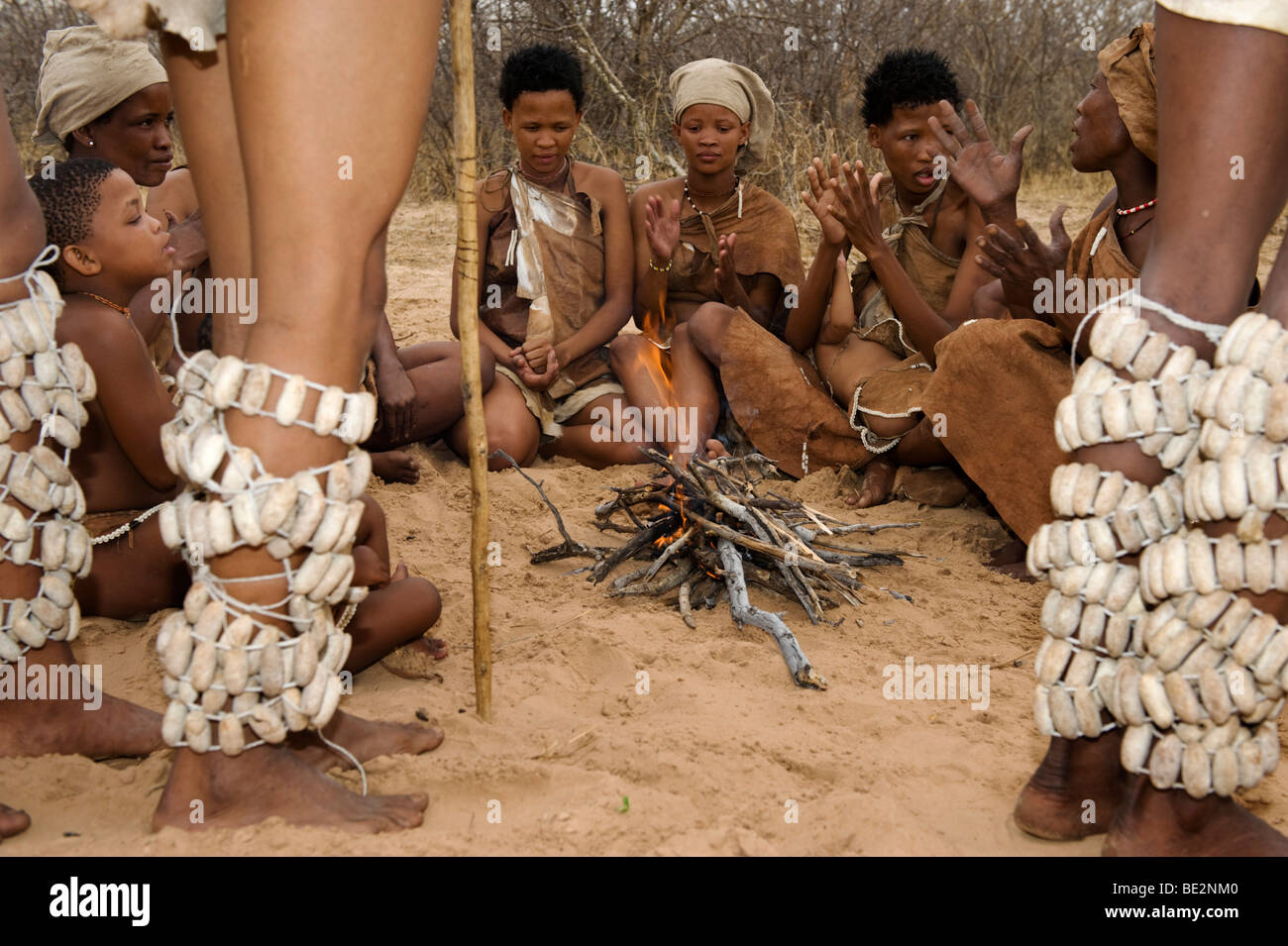 Khoisan dancing hi-res stock photography and images - Alamy