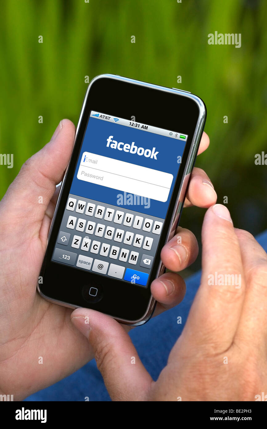 Iphone screen showing facebook hi-res stock photography and images - Alamy