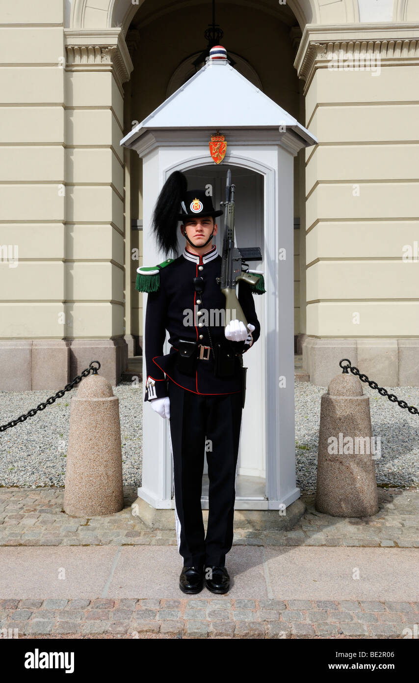Guard in front of the royal castle in Oslo, Norway, Scandinavia ...