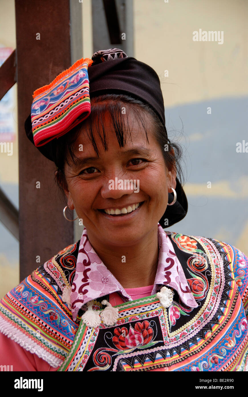 Portrait, ethnology, woman of the Yi ethnic group laughing, colorful ...