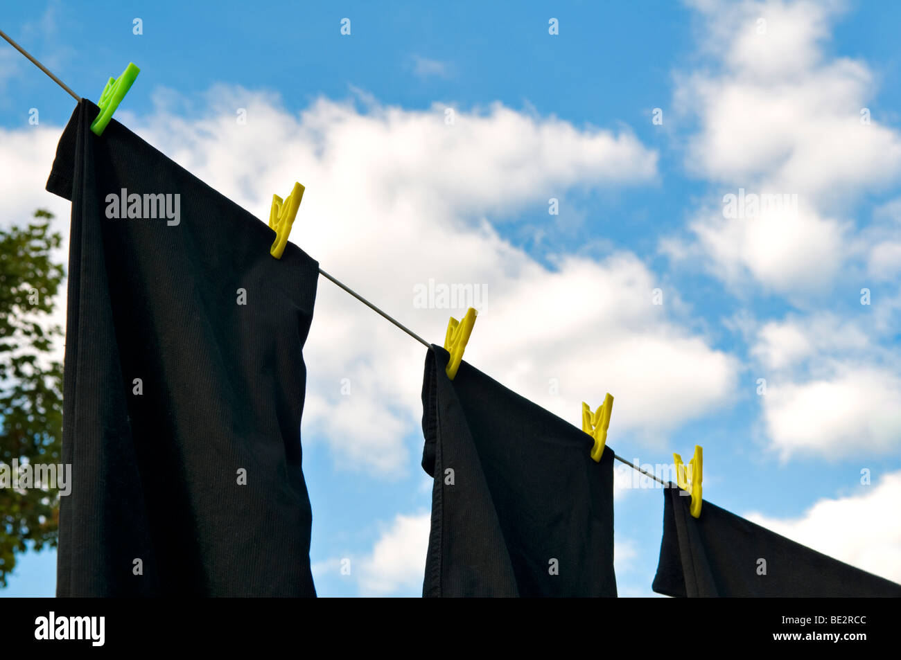 Washing line with no clothes hi-res stock photography and images - Alamy