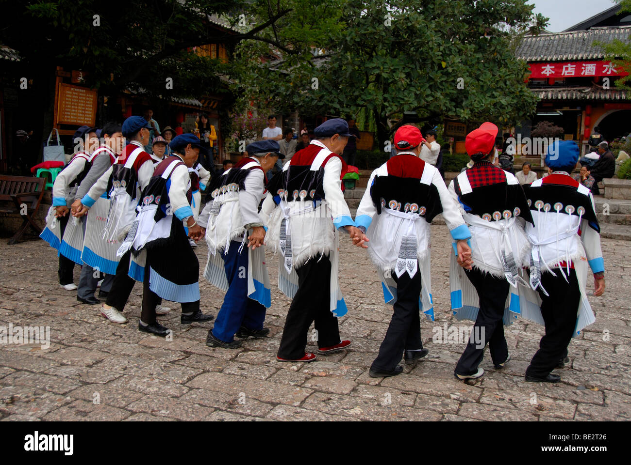Dance of the market women, anthropology, women of the Naxi ethnic group ...