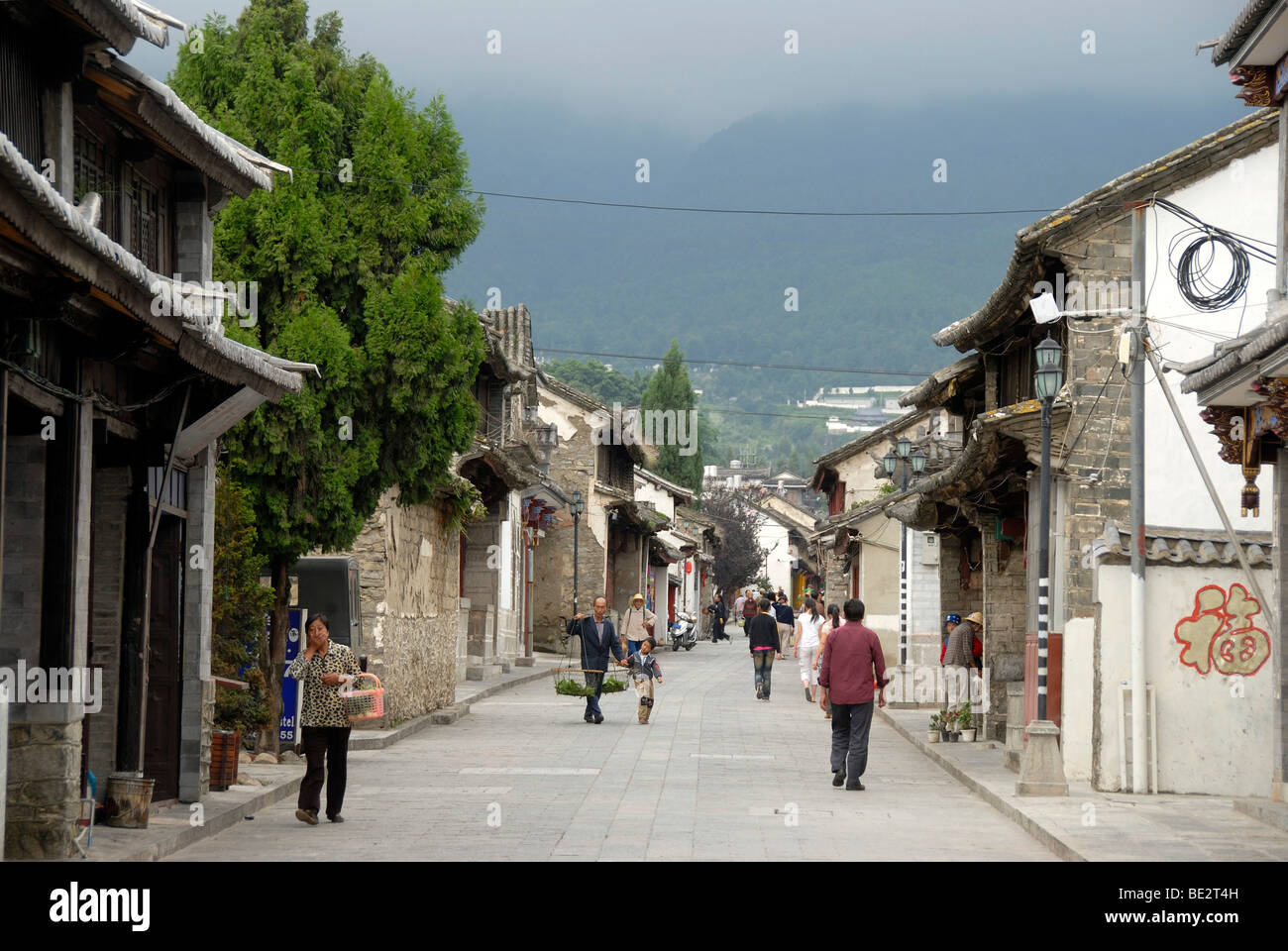 Ancient China, Renmin Lu Street in the historic centre, Dali, Yunnan ...