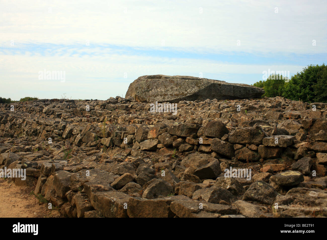 Tumulus france hi-res stock photography and images - Alamy