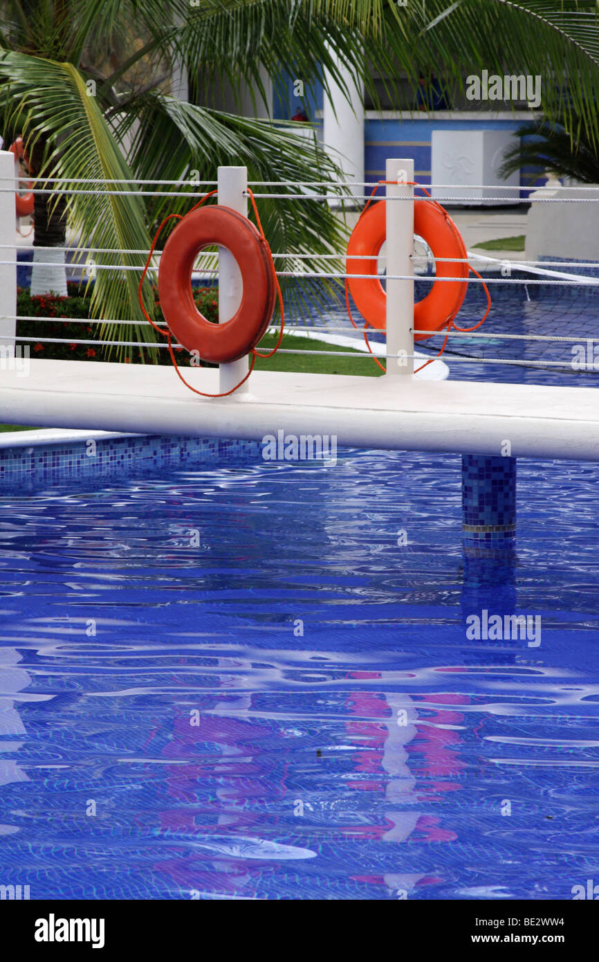Life savers pool blue water hi-res stock photography and images - Alamy