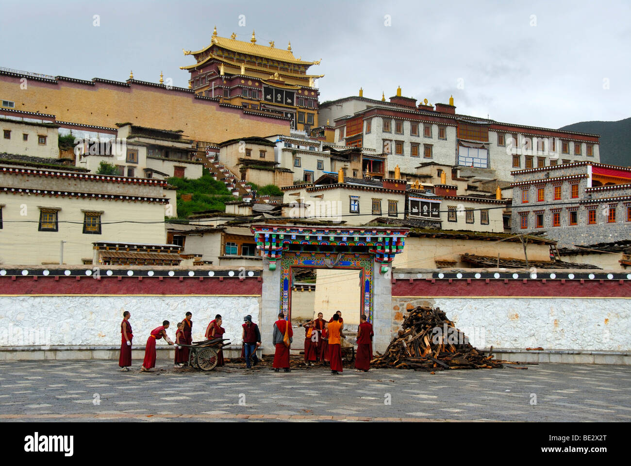 Tibetan Buddhism, monks at work, monastery with wall, temple, Monastery ...