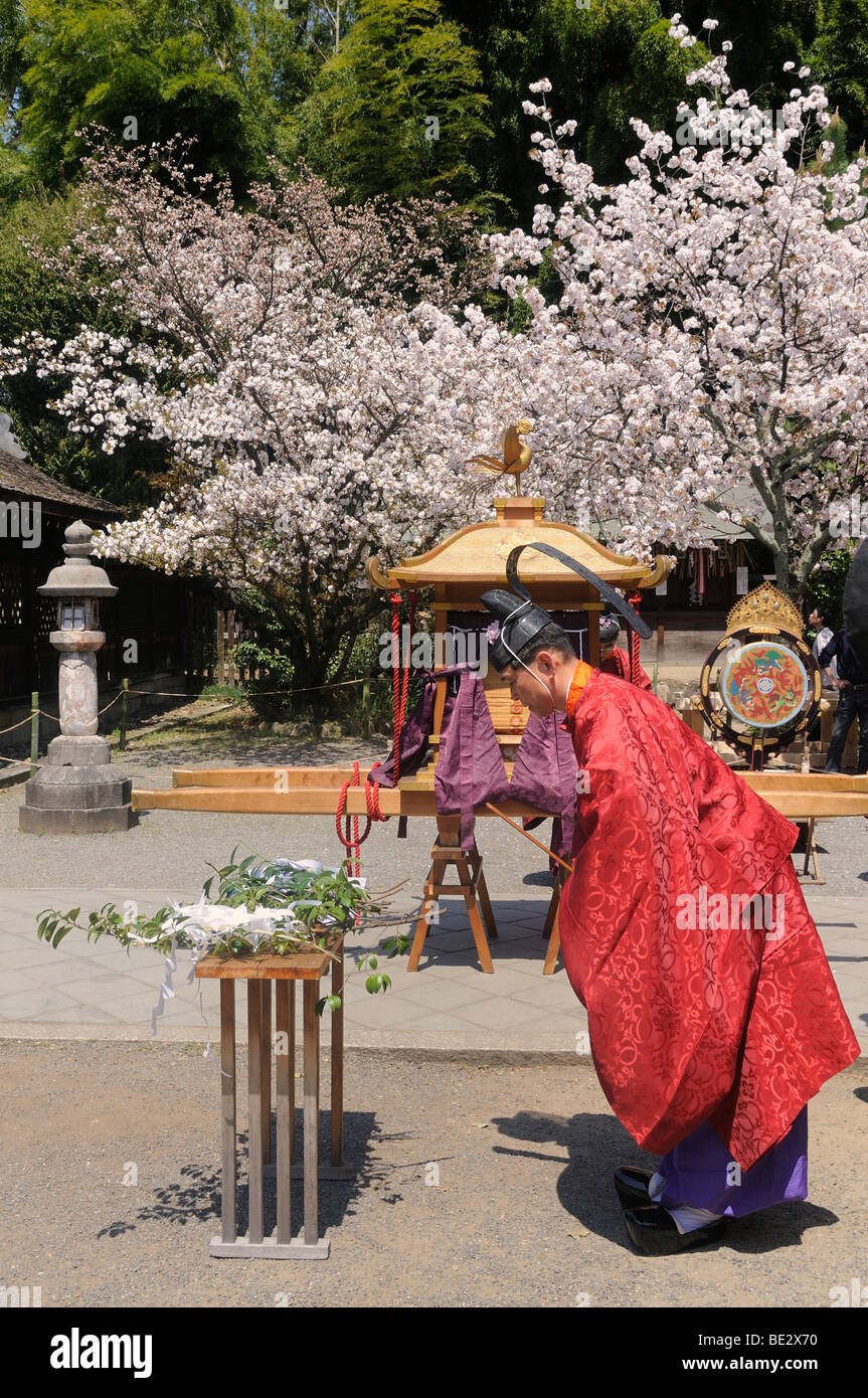 Shinto shrine ritual hi-res stock photography and images - Alamy