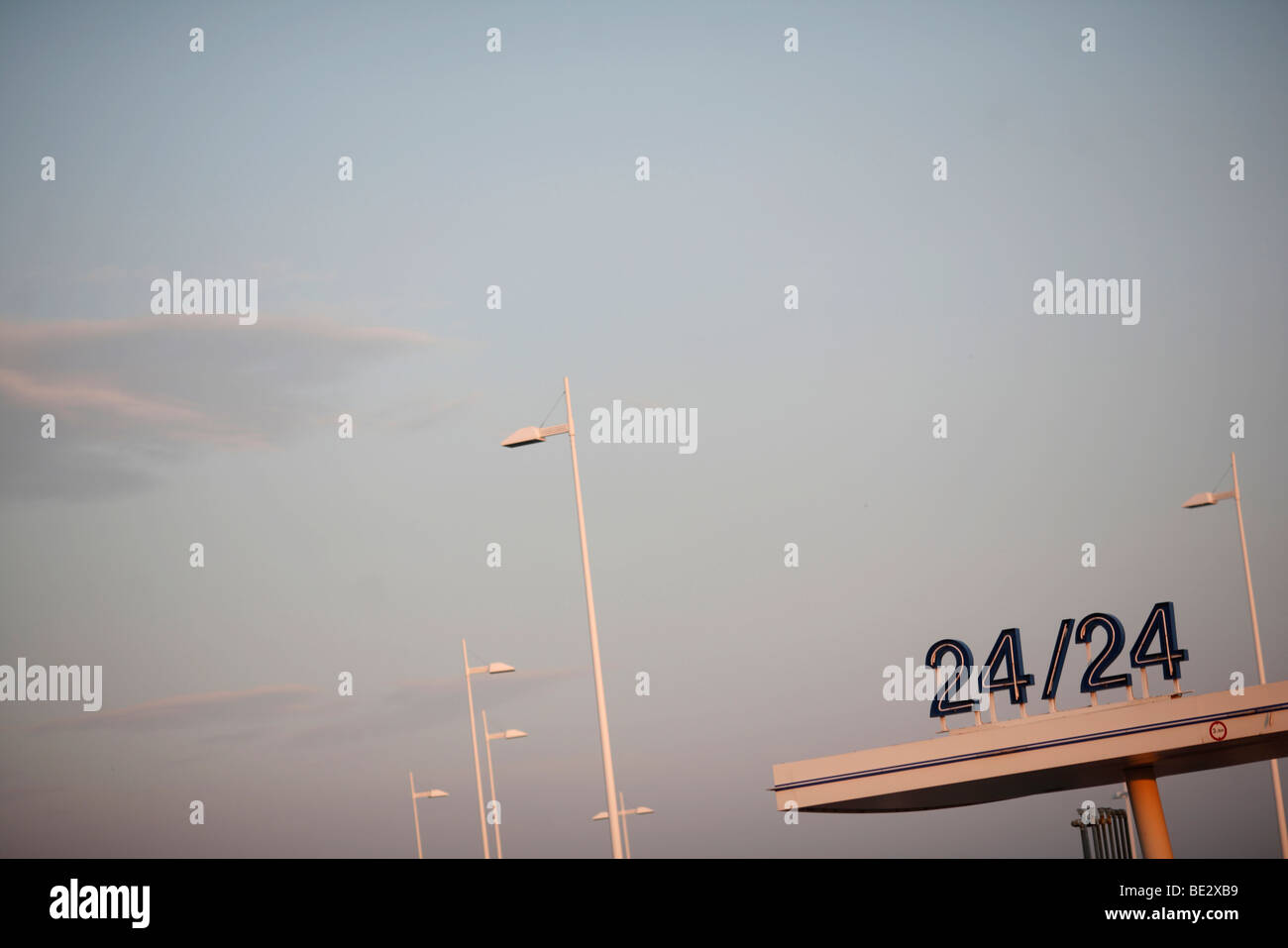 24 hour gas station hi-res stock photography and images - Alamy