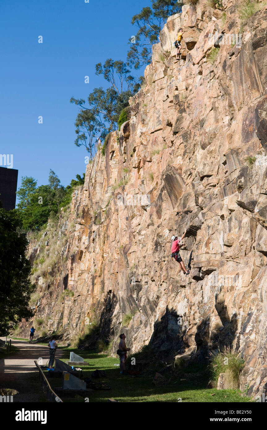 Rock climbers at Kangaroo Pt., Brisbane, Queensland, Australia Stock ...
