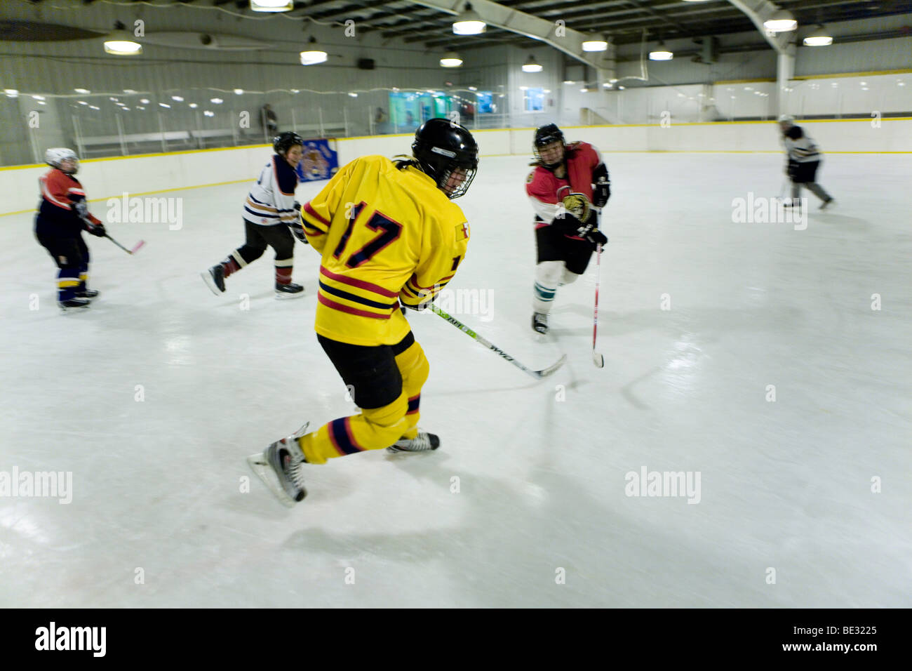 Inuit skating hi-res stock photography and images - Alamy