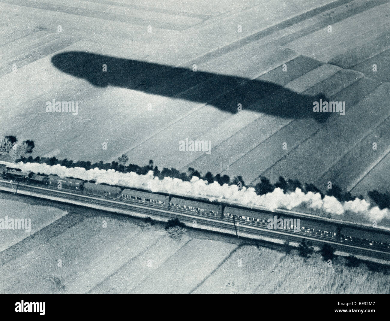 World war i dirigible hi-res stock photography and images - Alamy