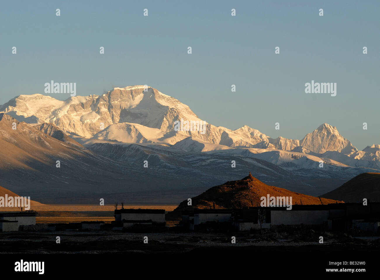 Old tingri hi-res stock photography and images - Alamy