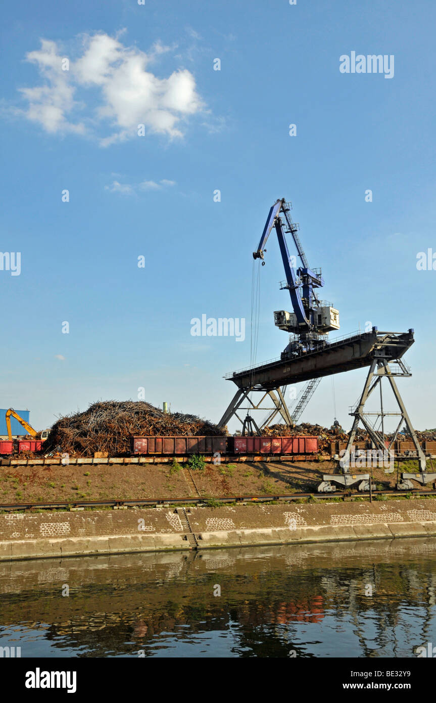 Overhead crane port hi-res stock photography and images - Alamy