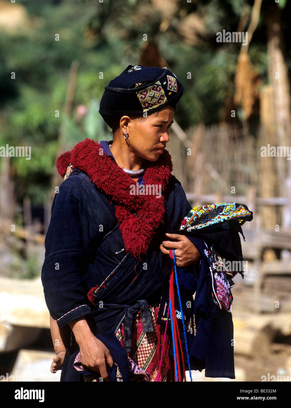 Mien tribe hi-res stock photography and images - Alamy
