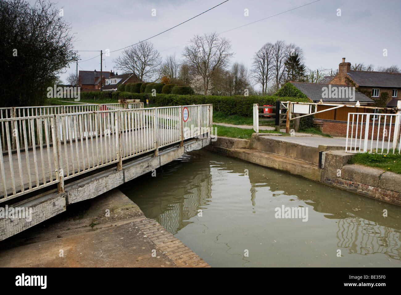 Swing bridge opening hi-res stock photography and images - Alamy