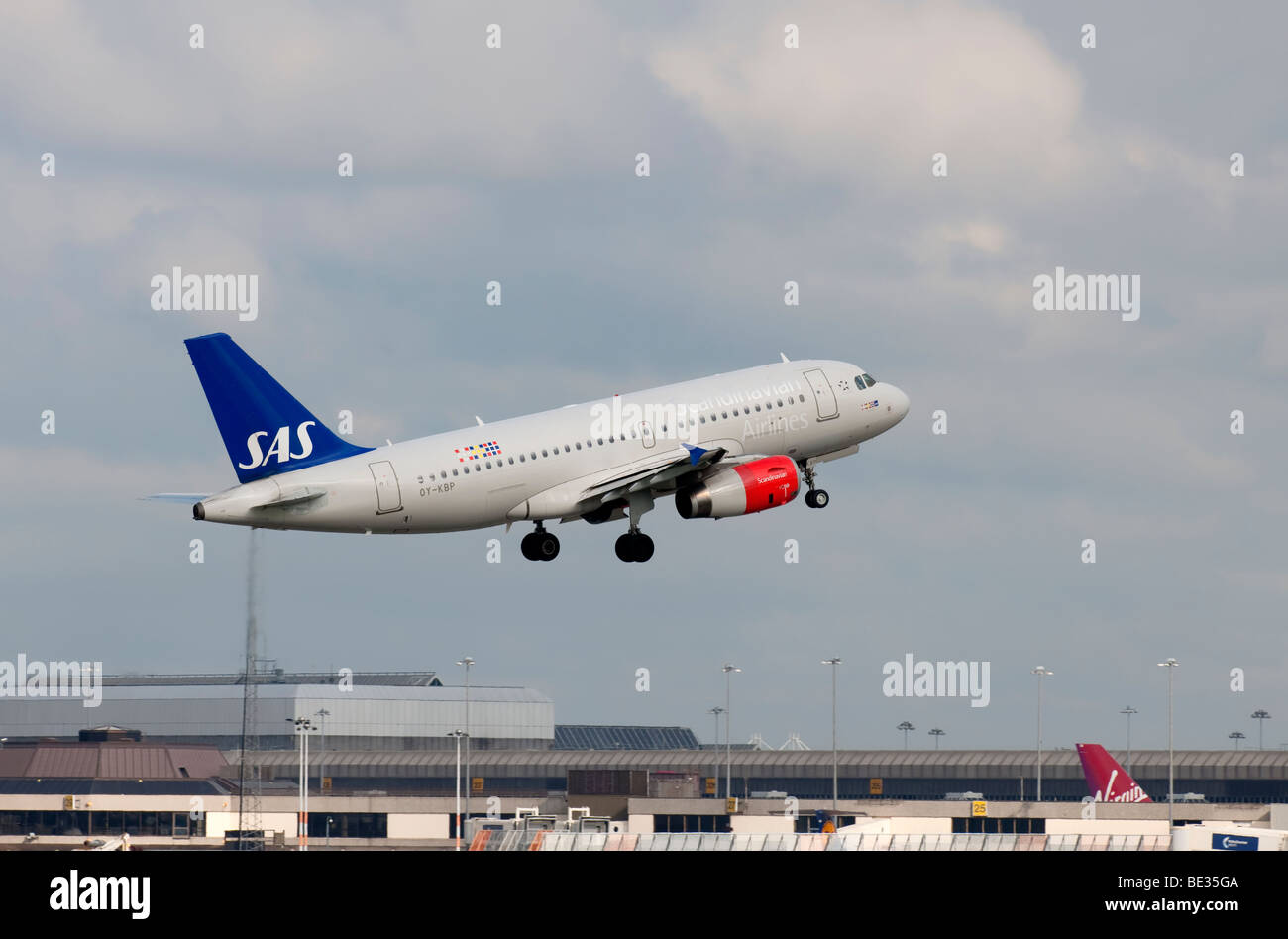 SAS aircraft taking off from Manchester Airport (Ringway Airport Stock ...