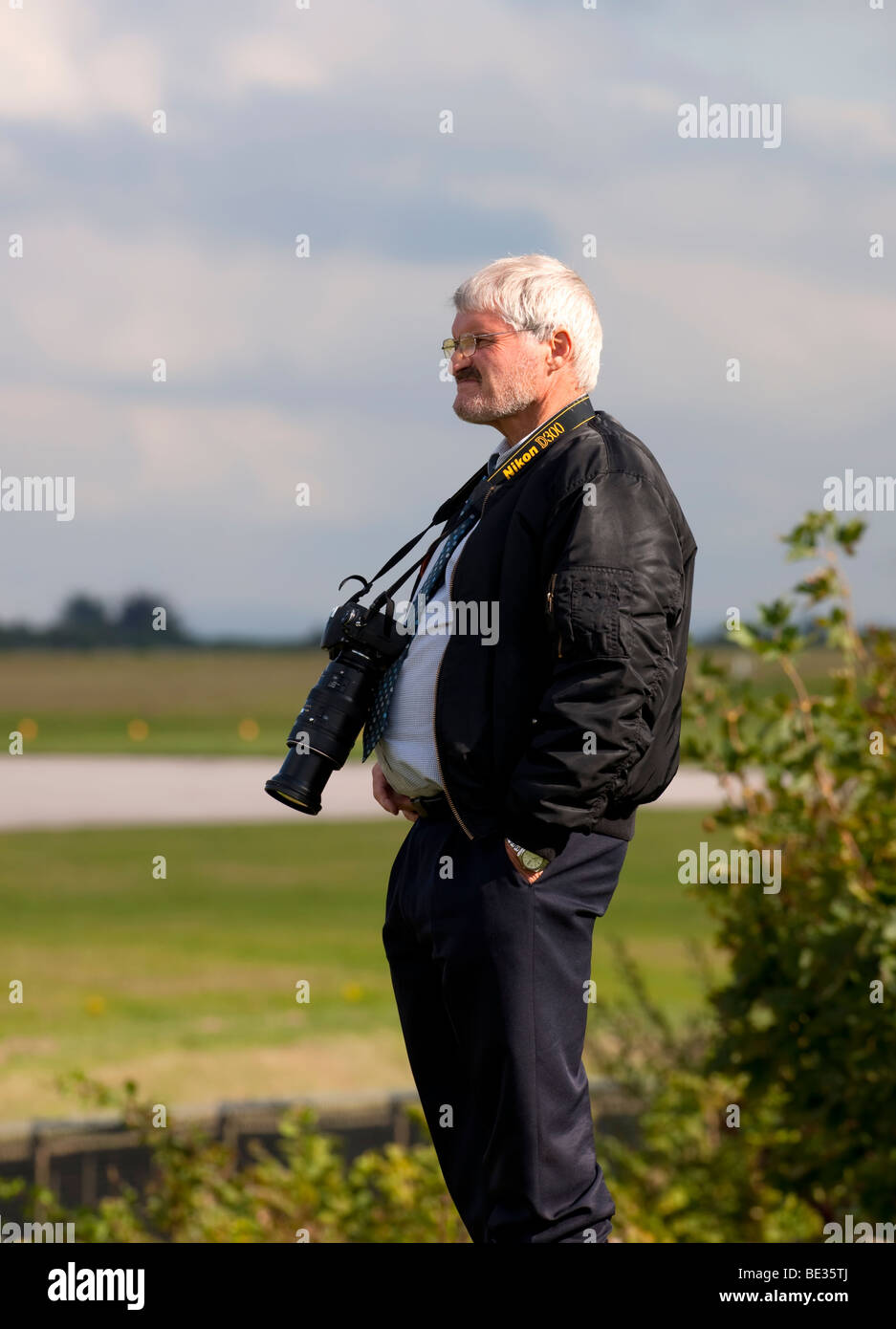 Man with Nikon camera around his neck Stock Photo - Alamy