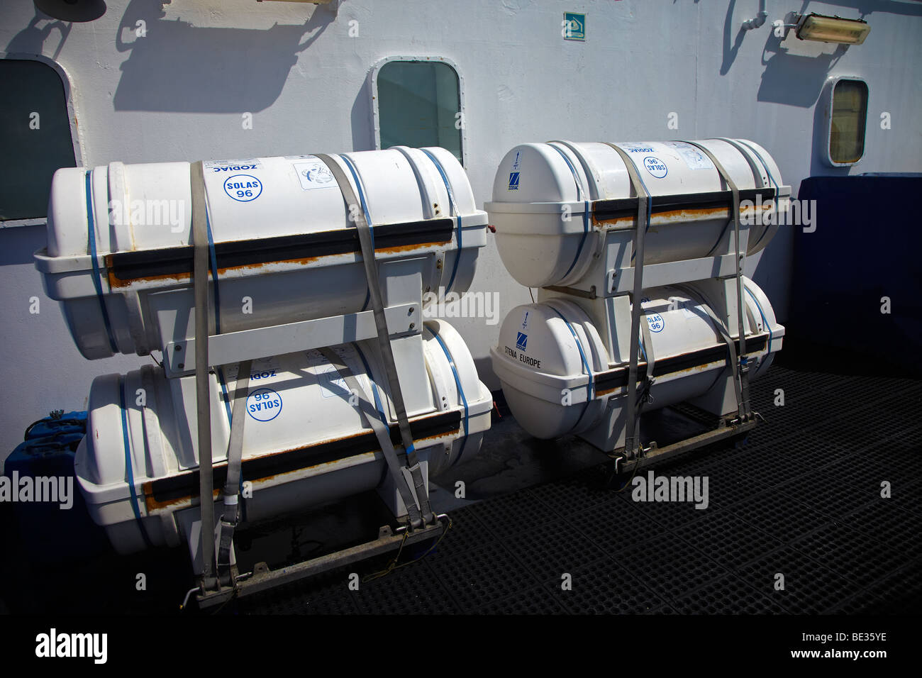 Raft ferry hi-res stock photography and images - Alamy