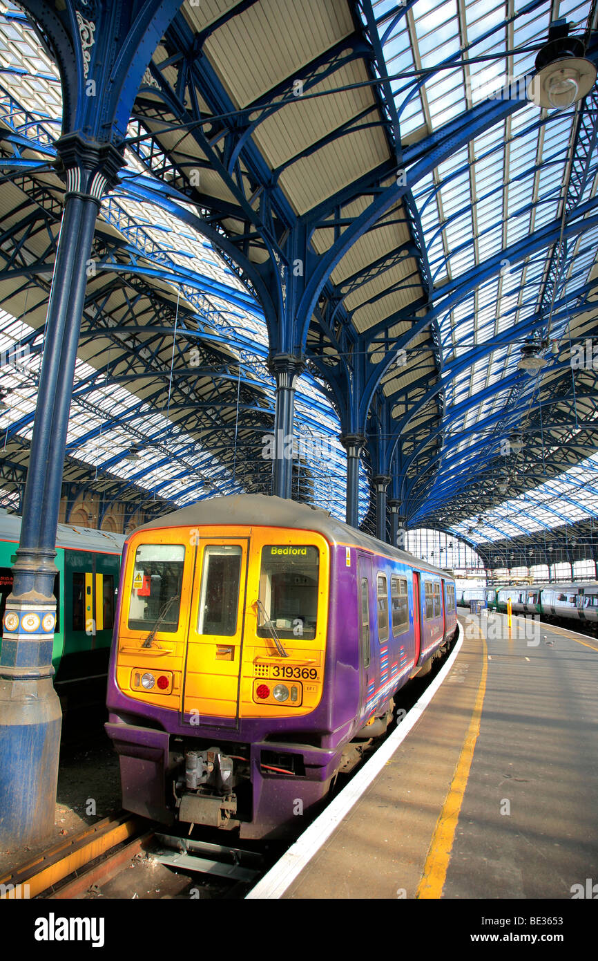 3rd rail electric train hi-res stock photography and images - Alamy