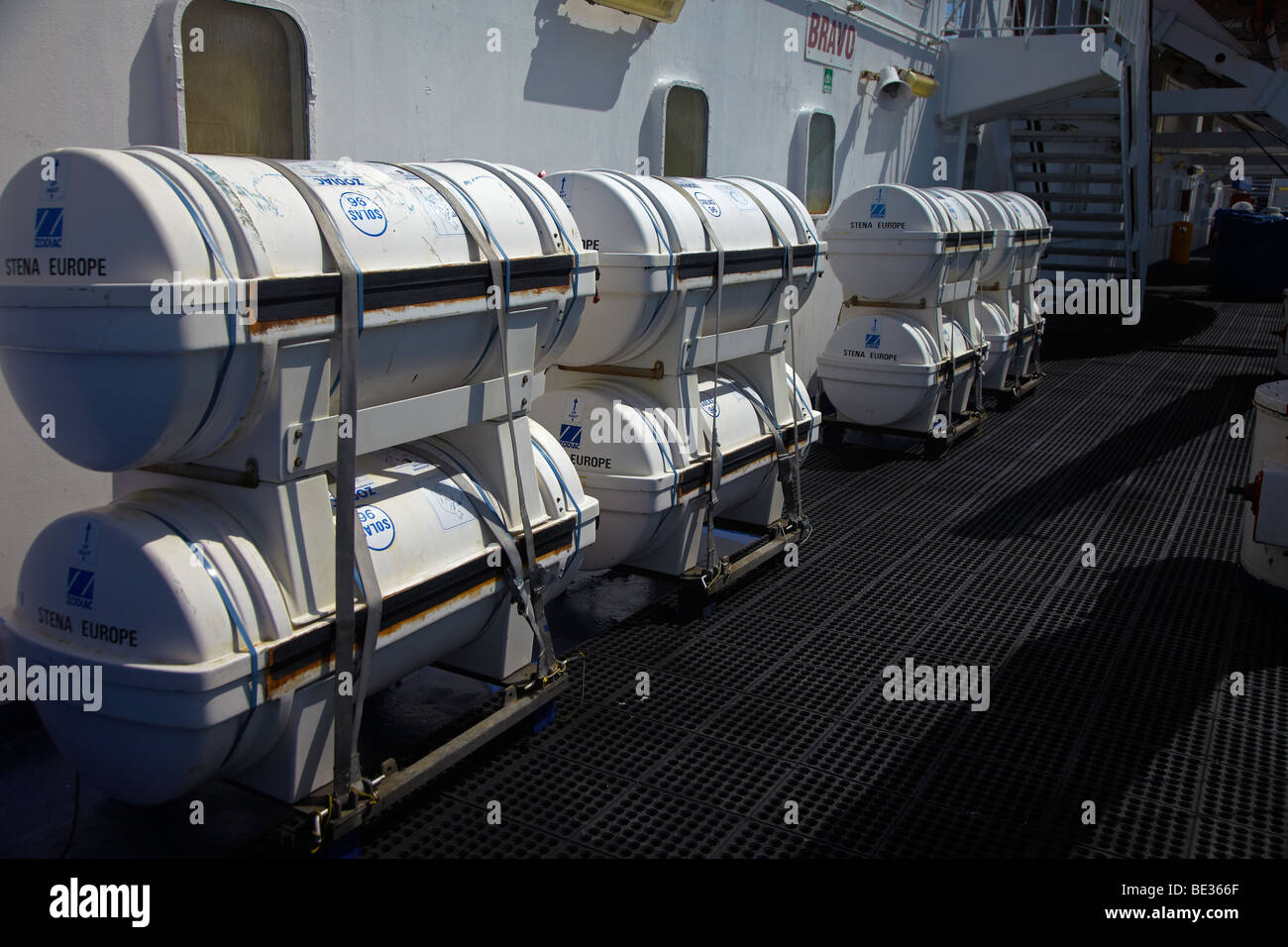 Life Raft High Resolution Stock Photography and Images - Alamy