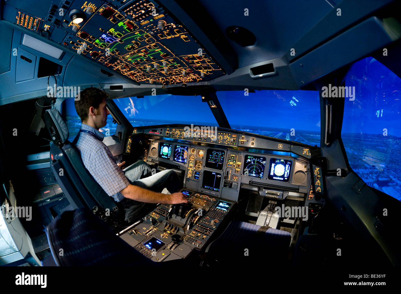 Zentrum fuer Flugsimulation Flight Simulation Center Berlin, ZFB ...
