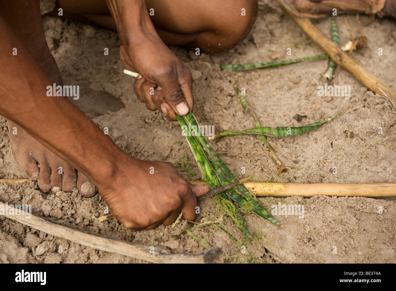 San tribe africa gathering hi-res stock photography and images - Alamy
