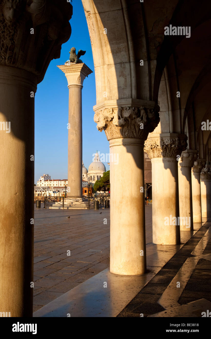 Italian renaissance columns hi-res stock photography and images - Alamy