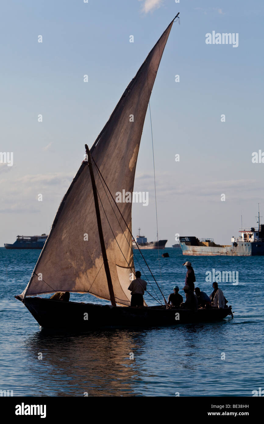 Arabian sea dhow coastline hi-res stock photography and images - Alamy