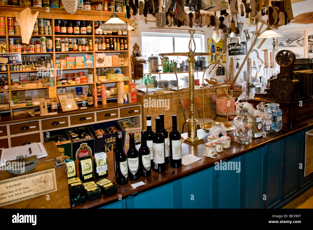Old grocers shop hi-res stock photography and images - Alamy