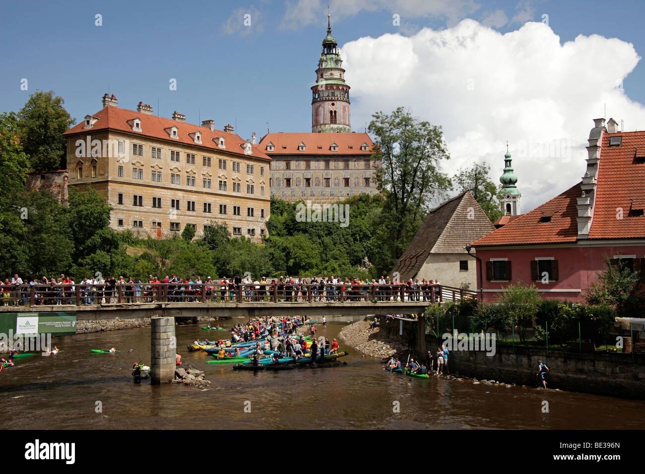 Canoes on Vltava river in front of the castle, Český Krumlov, Czech ...