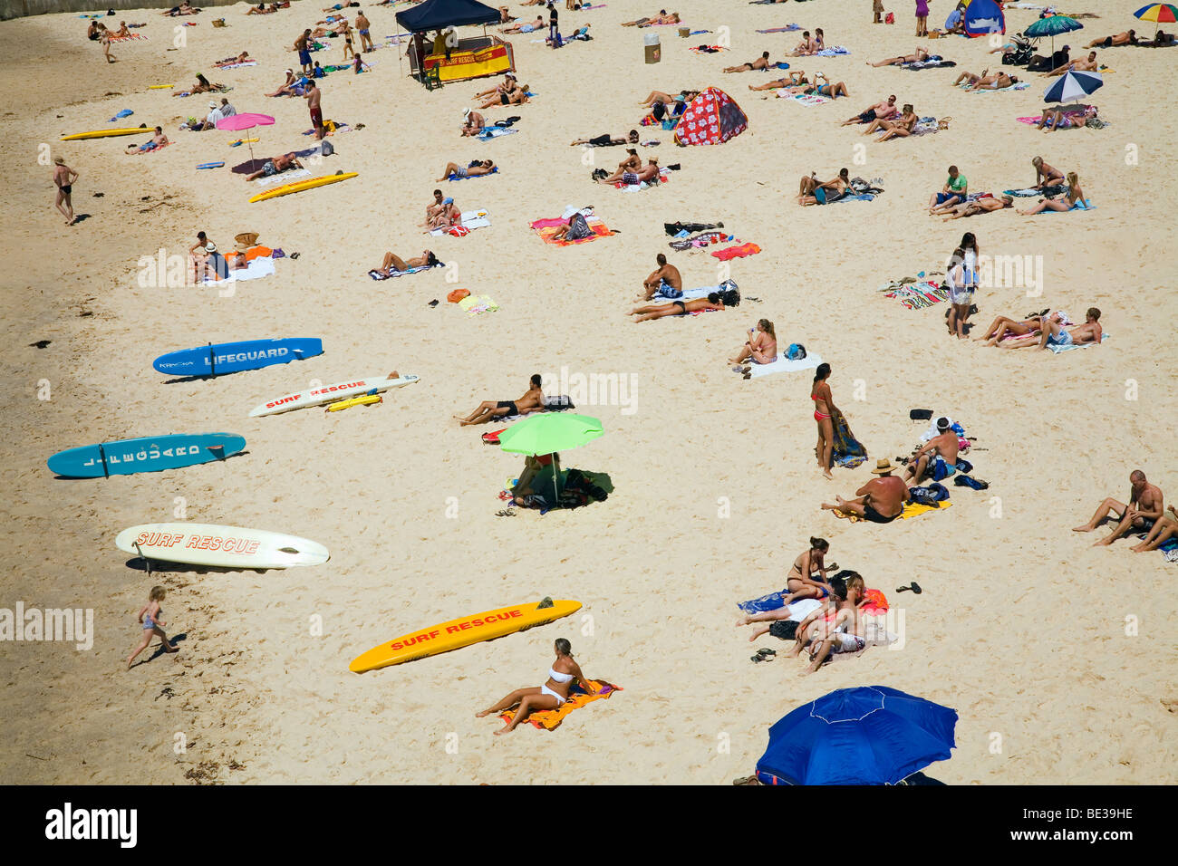 Sunbathers on the sands of Tamarama Beach. Sydney, New South Wales ...