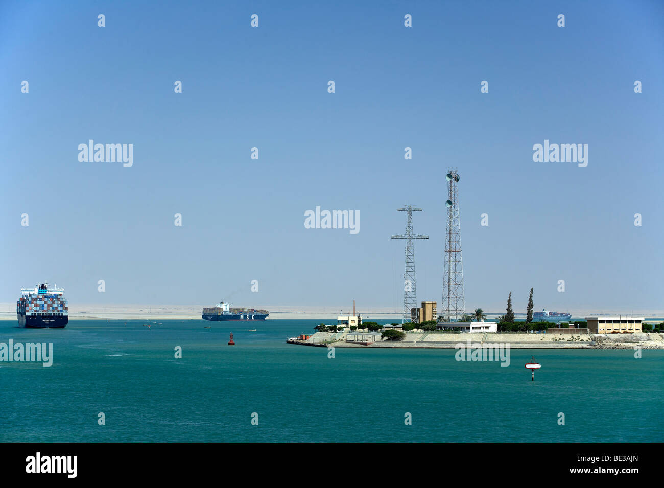 Egyptian cargo ships hi-res stock photography and images - Alamy