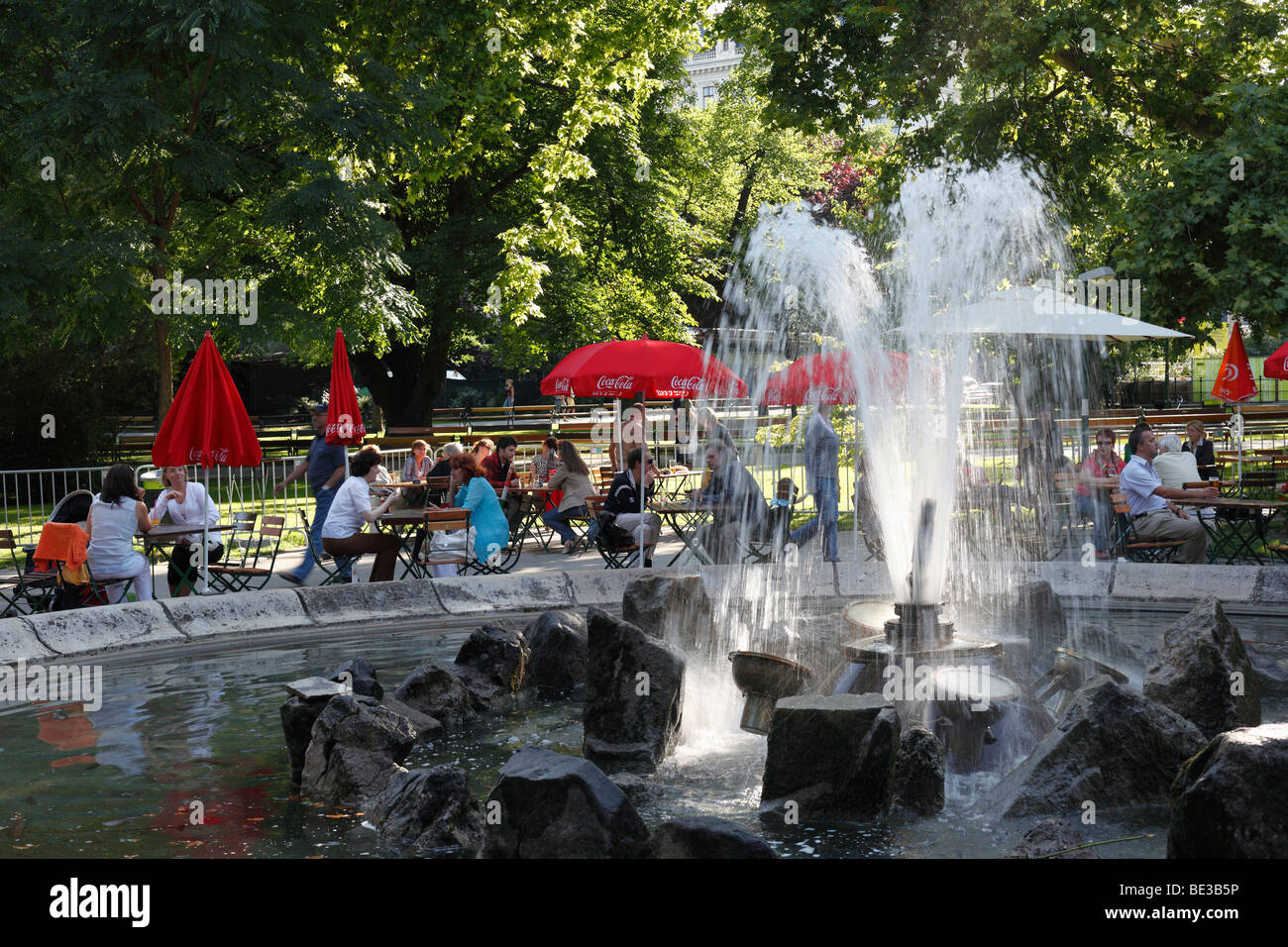 Oesterreich rathausplatz hi-res stock photography and images - Alamy