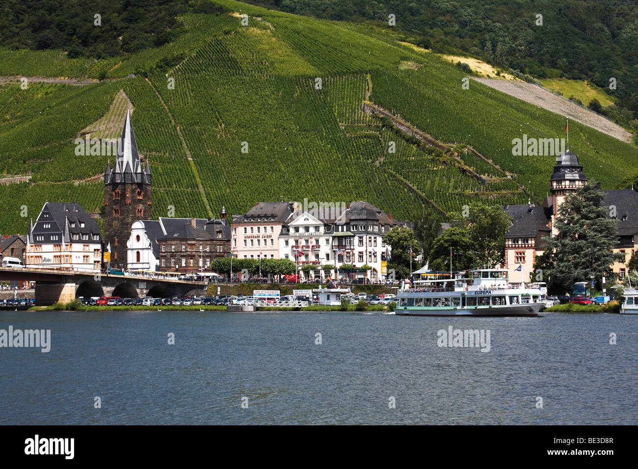 Bridge in bernkastel kues on the river mosel hi-res stock photography ...