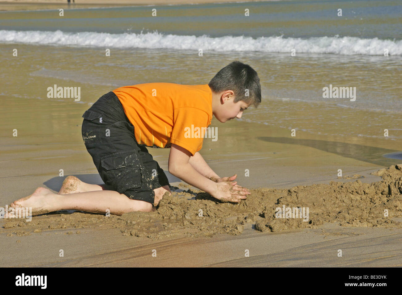 Boys building sand castle hi-res stock photography and images - Alamy