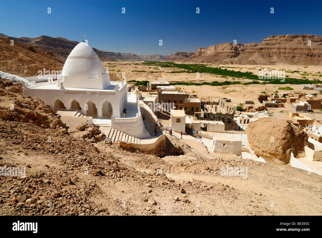 Site of the grave of the prophet Hud, pilgrimage site of Gabr Hud, Qabr ...