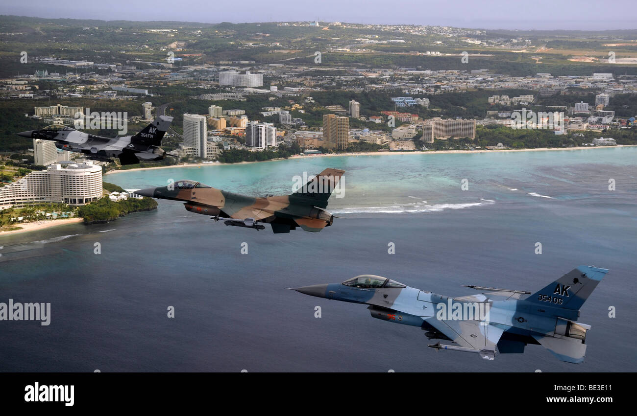 Three f 16 fighting falcon planes hi-res stock photography and images ...