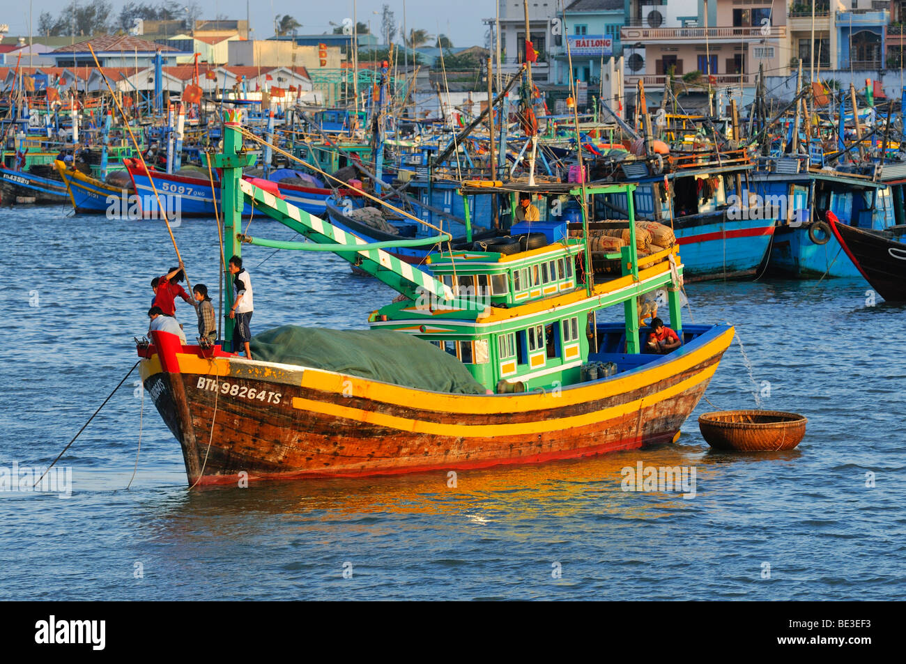 Vietnamese wooden boats hi-res stock photography and images - Alamy