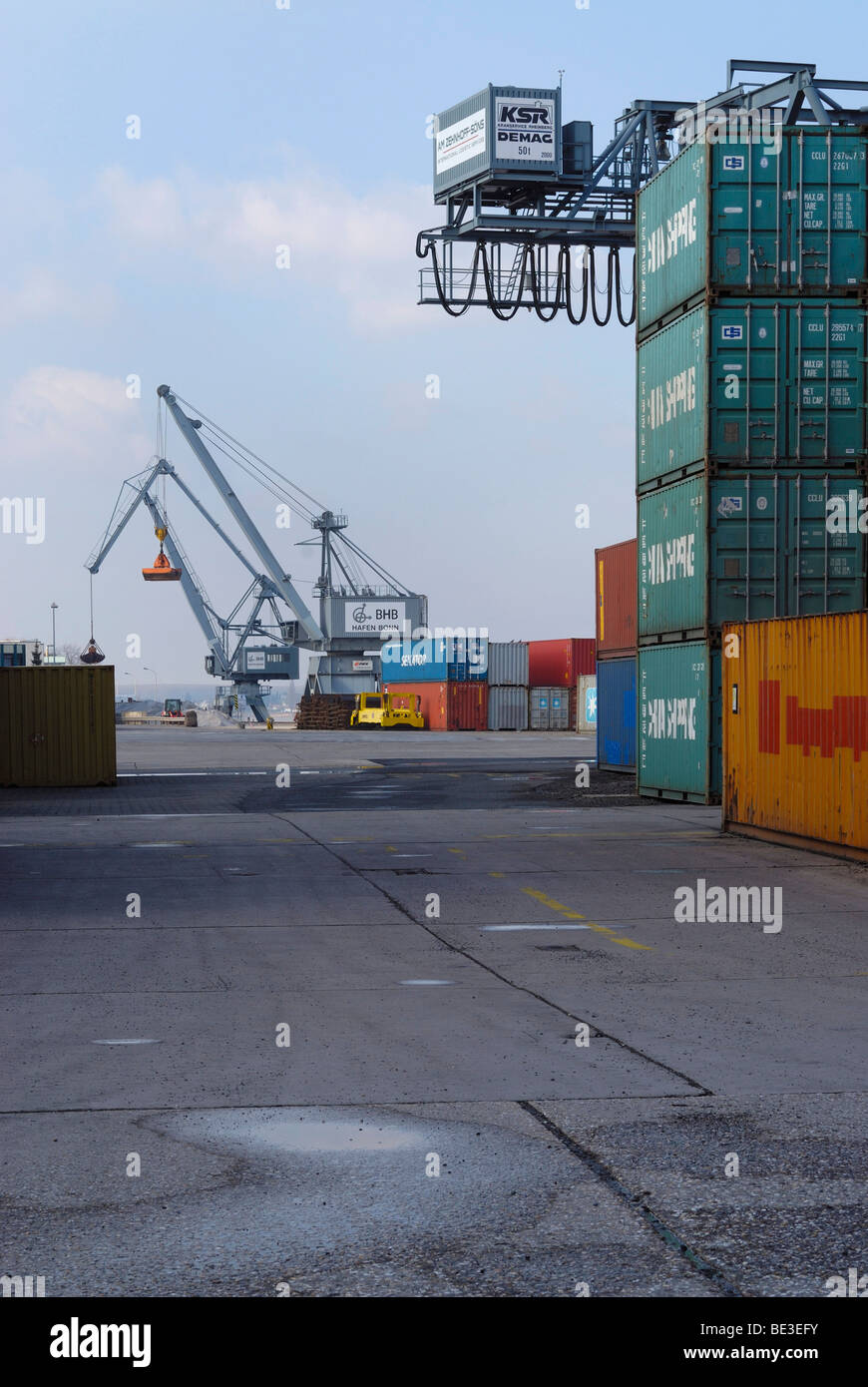 Terminal cranes hi-res stock photography and images - Alamy