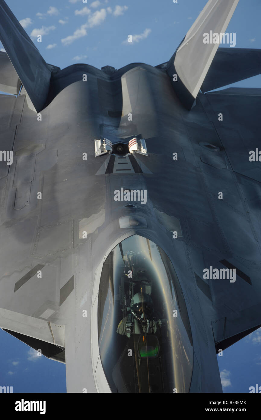 Kc 135 stratotanker and f 22 raptor hi-res stock photography and images ...